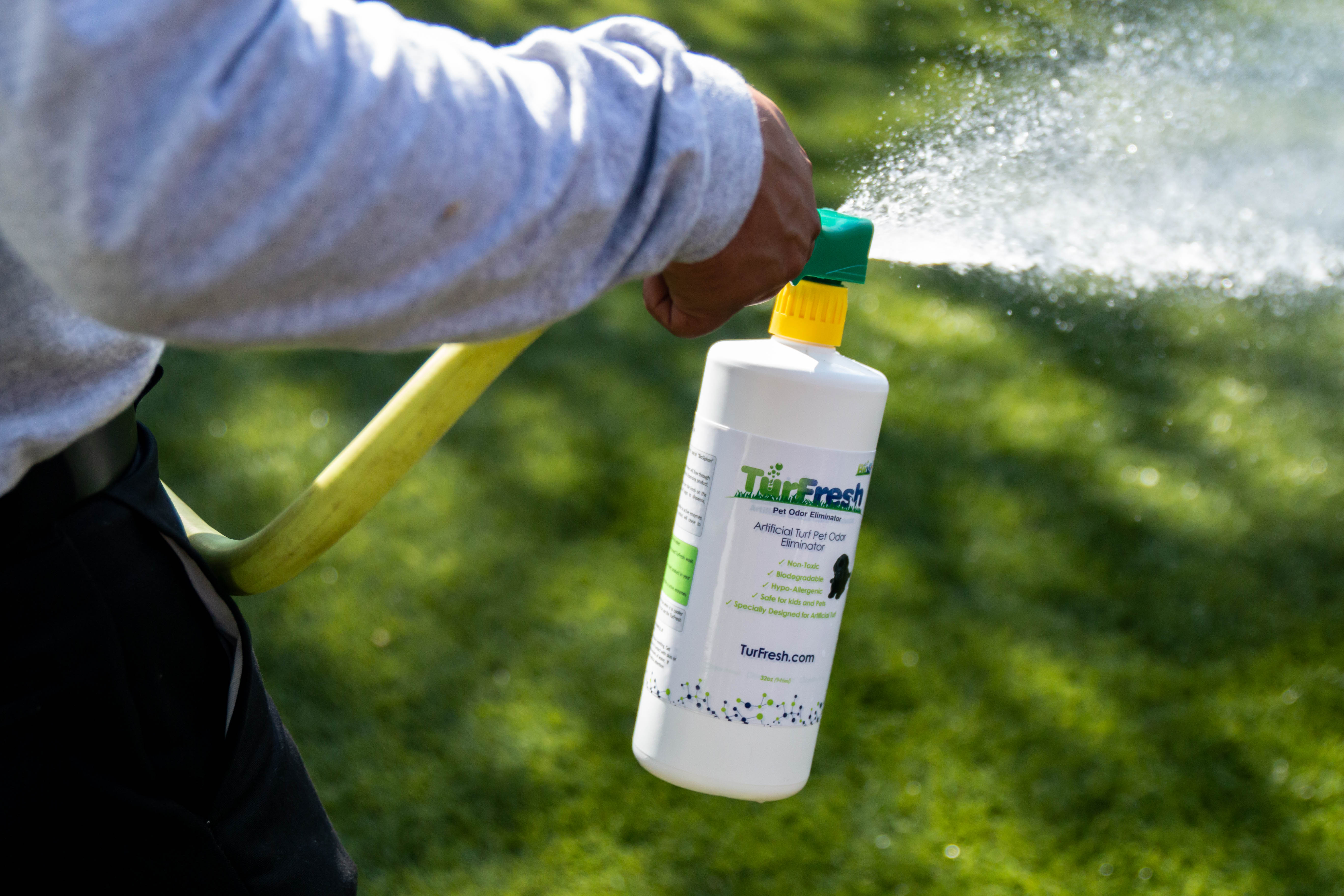 Advantages of Regular Artificial Grass Deodorizer Application | TurFresh